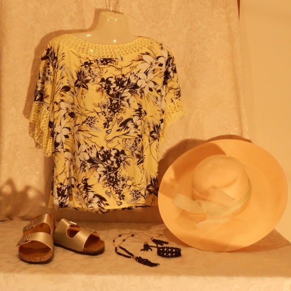 Unique Spectrum | Tops | Unique Spectrum Floral Print Crochet Trim ...